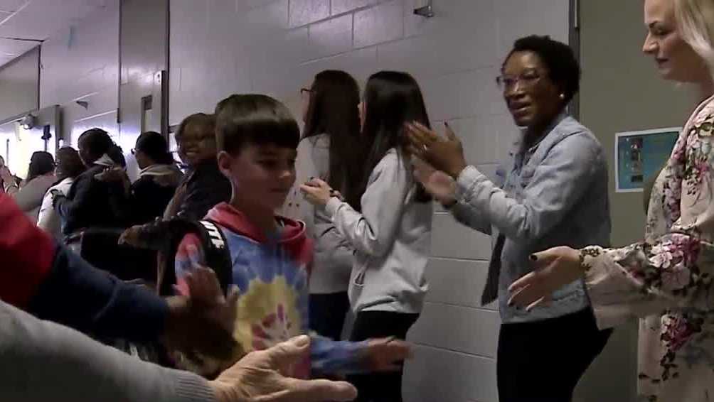 'Mornings with Moms' surprise students at Shacklette Elementary