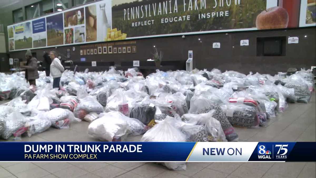 Dump in Trunk parade provides hundreds of families with gifts