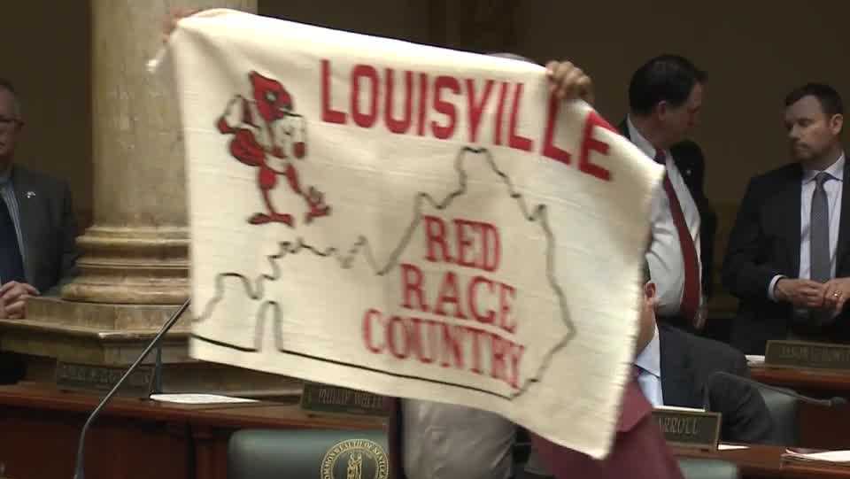 Kentucky lawmakers pay tribute to Denny Crum