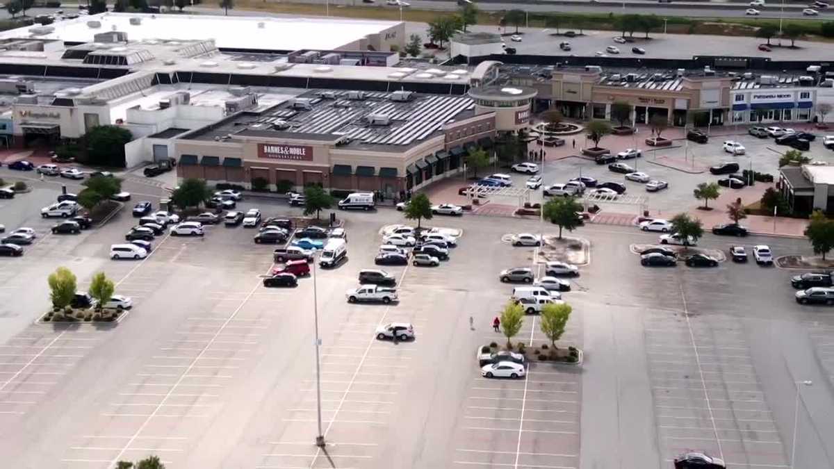 Shooting at Georgia mall leaves 1 dead; 2 in custody
