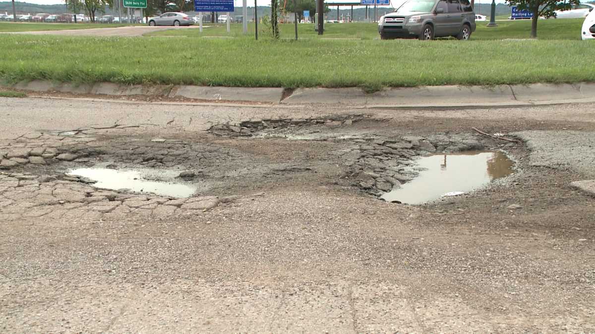 City responds to pothole problem in parking lot near Eppley Airfield