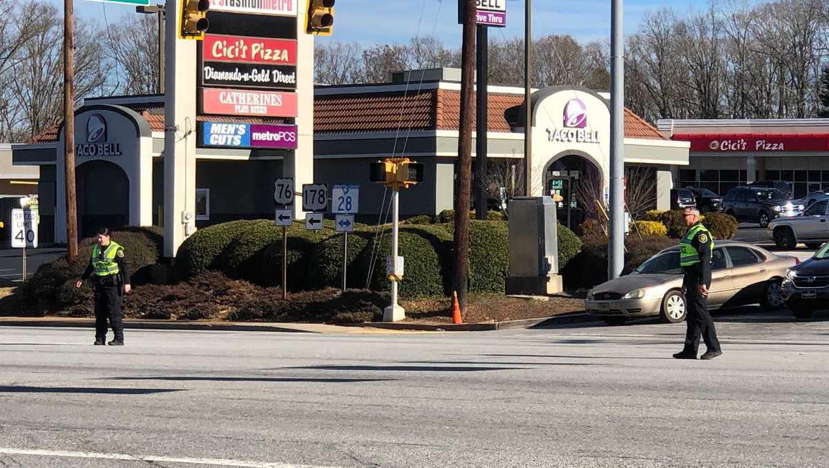 Power outage affecting some stores at Anderson Mall; traffic lights on ...