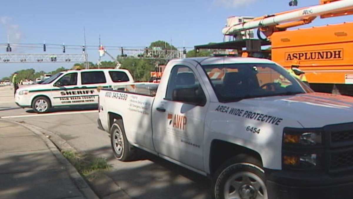 FPL crews work to repair down powerlines