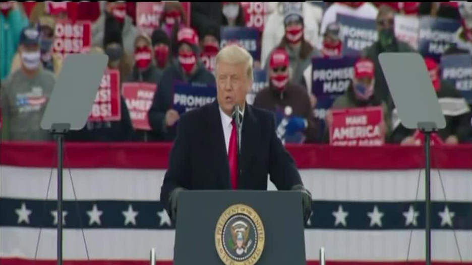 TRUMP addresses crowd in Reading