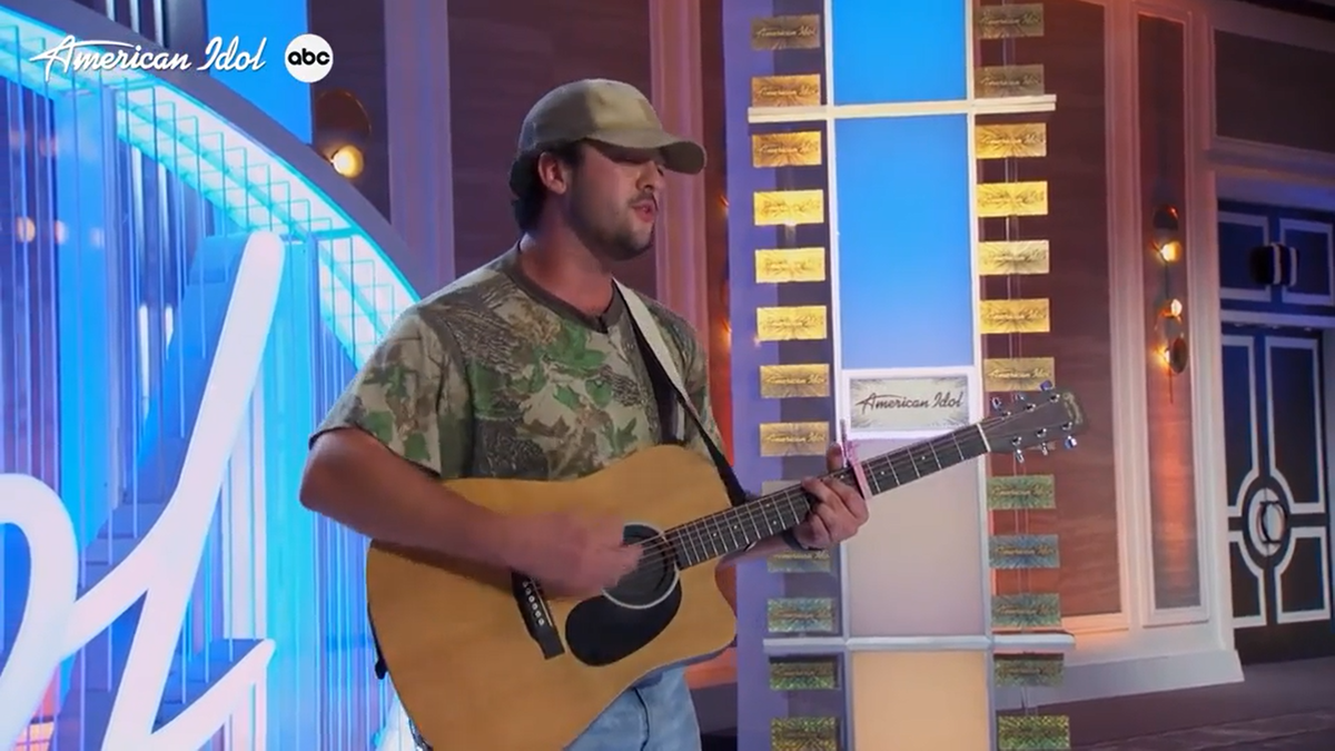 South Carolina man sings tribute to late mother on American Idol