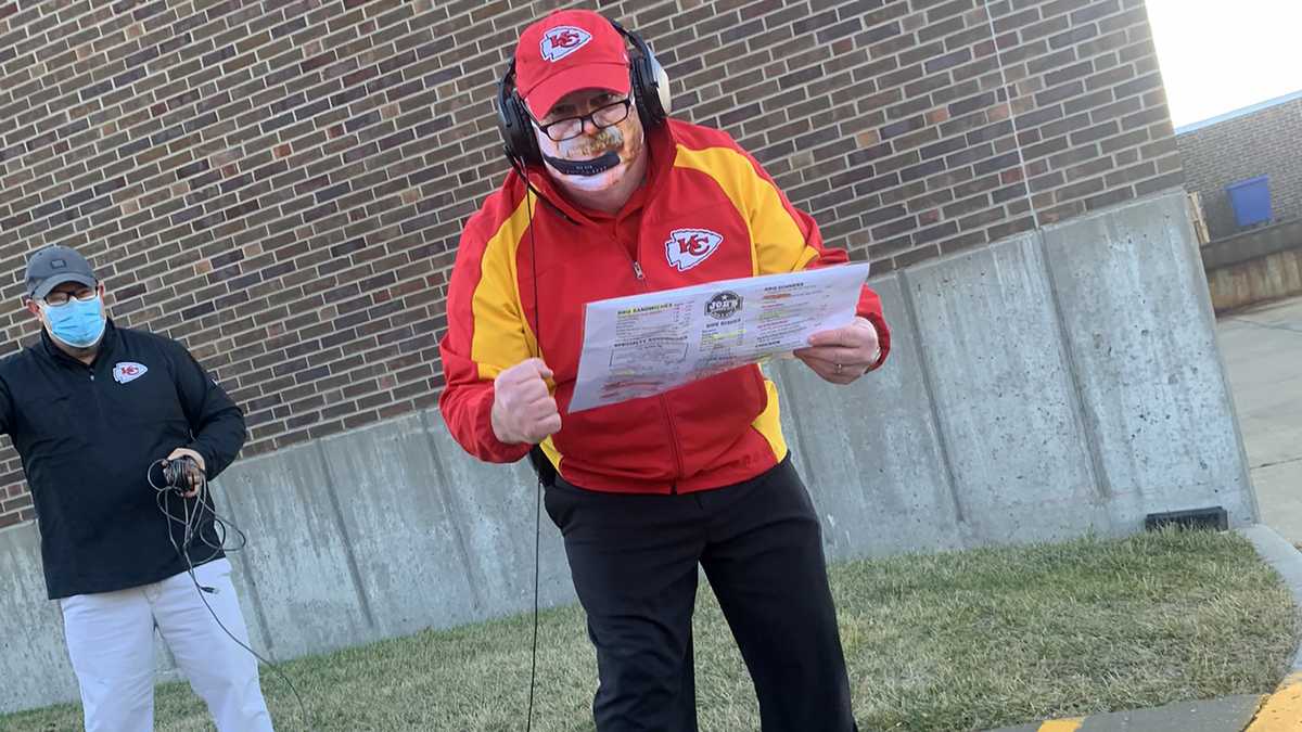 CHIEFS KINGDOM: Principal greets students dressed as Coach Reid ...