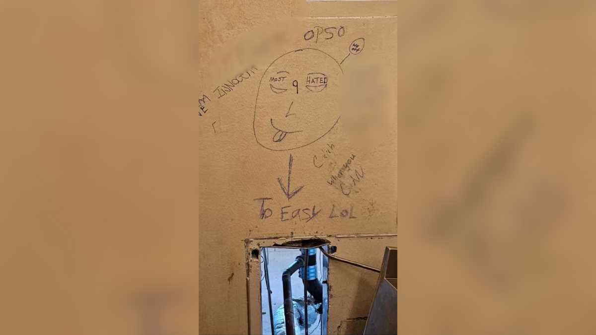 New Orleans jail escape: Photo shows hole dug by inmates