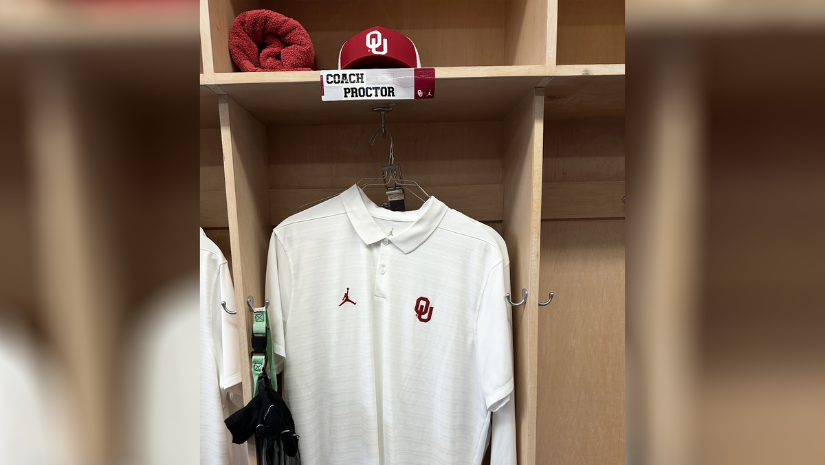 Sooners honor former assistant coach Bobby Proctor
