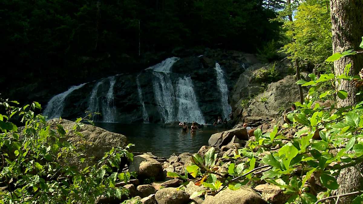 Police: Mass. men victims of separate possible drownings in NH