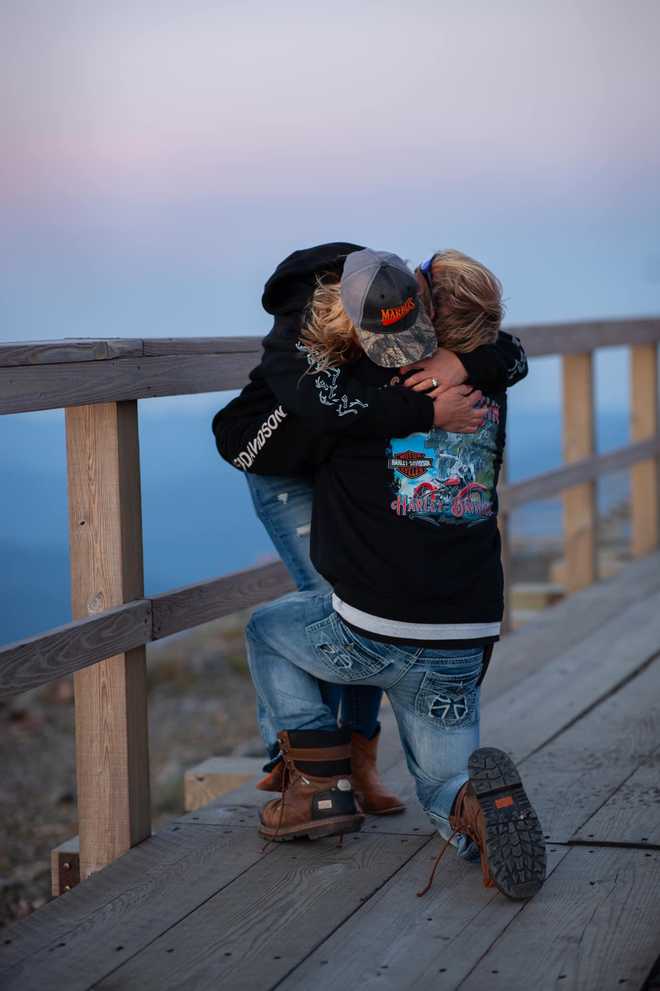 Social media helps find couple in photos of proposal atop Mount Washington
