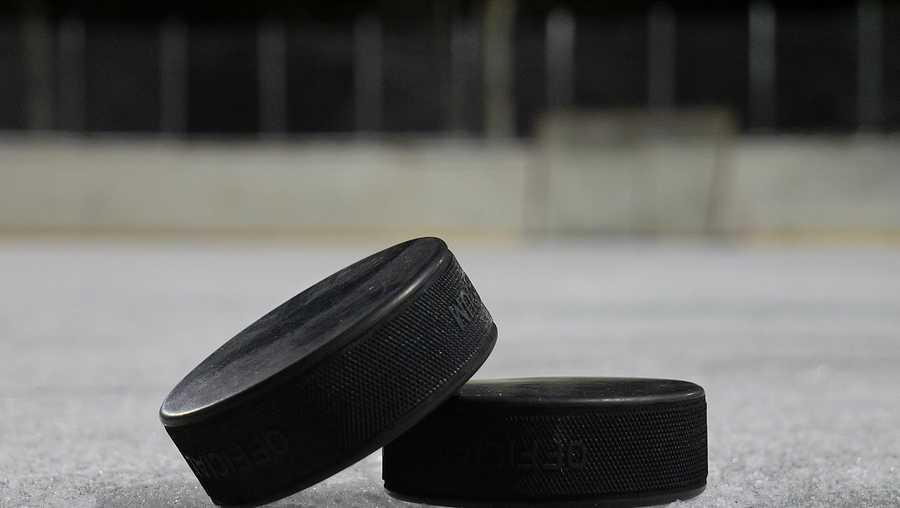 Norwich hockey team will play without crowd in first round of NCAA ...