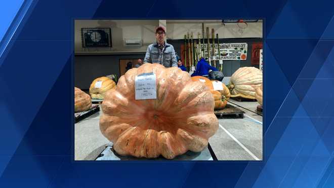 Wahoo man sets state record with giant pumpkin