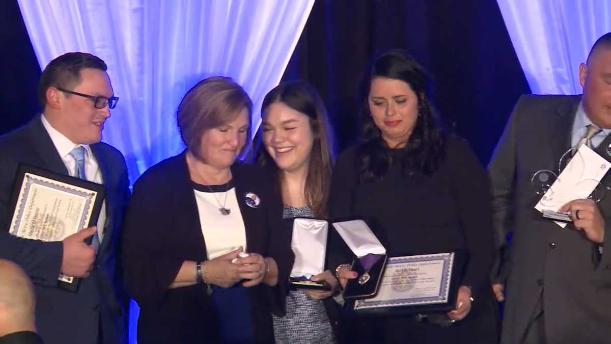 Fallen LMPD officer awarded purple heart Fallen LMPD officer awarded purple heart