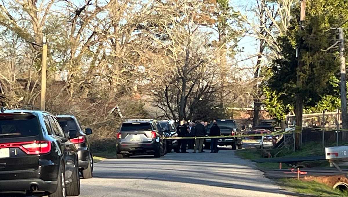 2 dead, 1 injured in Anderson County shooting, officials say