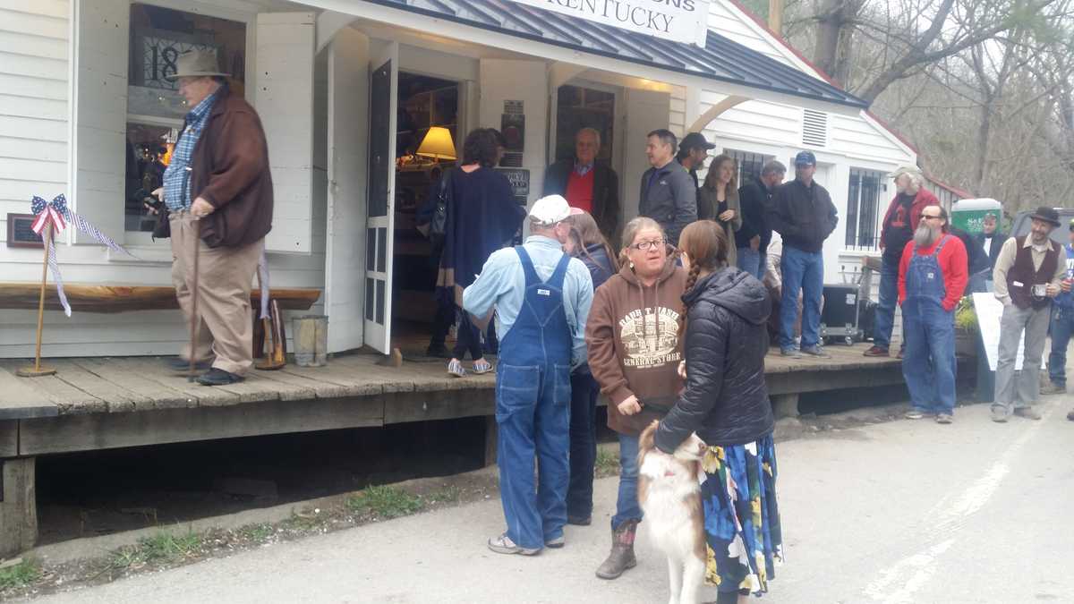 Rabbit Hash General Store reopens