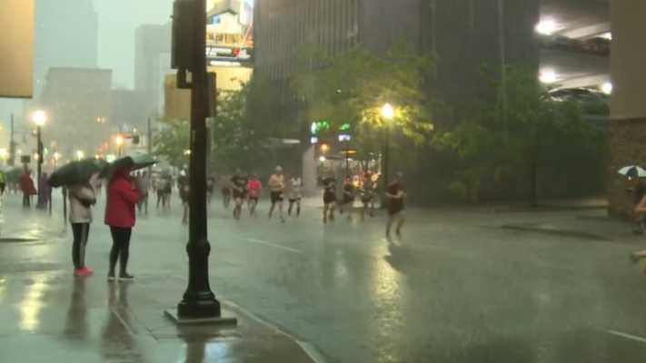 VIDEO: Runners take shelter as storms put pause on Flying Pig Marathon VIDEO: Runners take shelter as storms put pause on Flying Pig Marathon