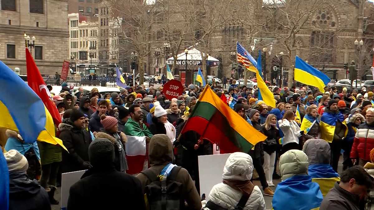 Hundreds rally in Boston for Ukraine year after Russian invasion