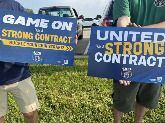 Workers hold rally at UPS in Louisville with possible strike on horizon