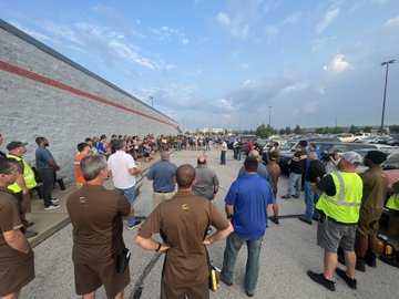 Workers hold rally at UPS in Louisville with possible strike on horizon