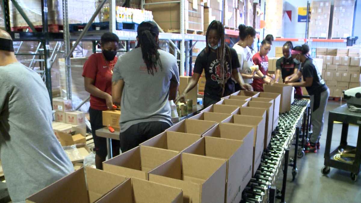 Arkansas women's basketball team partners with NWA Food Bank