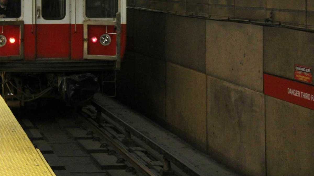 Smoking Red Line train pulled from service
