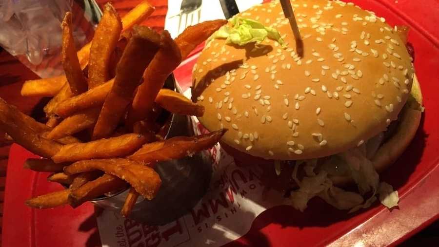 Red Robin offers a free meal to teachers to say thank you