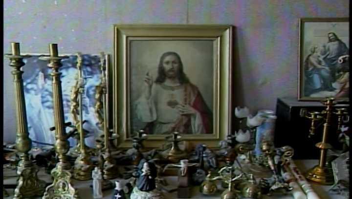 Iowa man builds museum to house collection of religious items