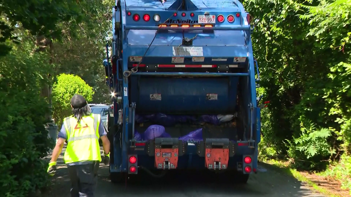 Republic brings staff outside Mass. to collect trash during strike