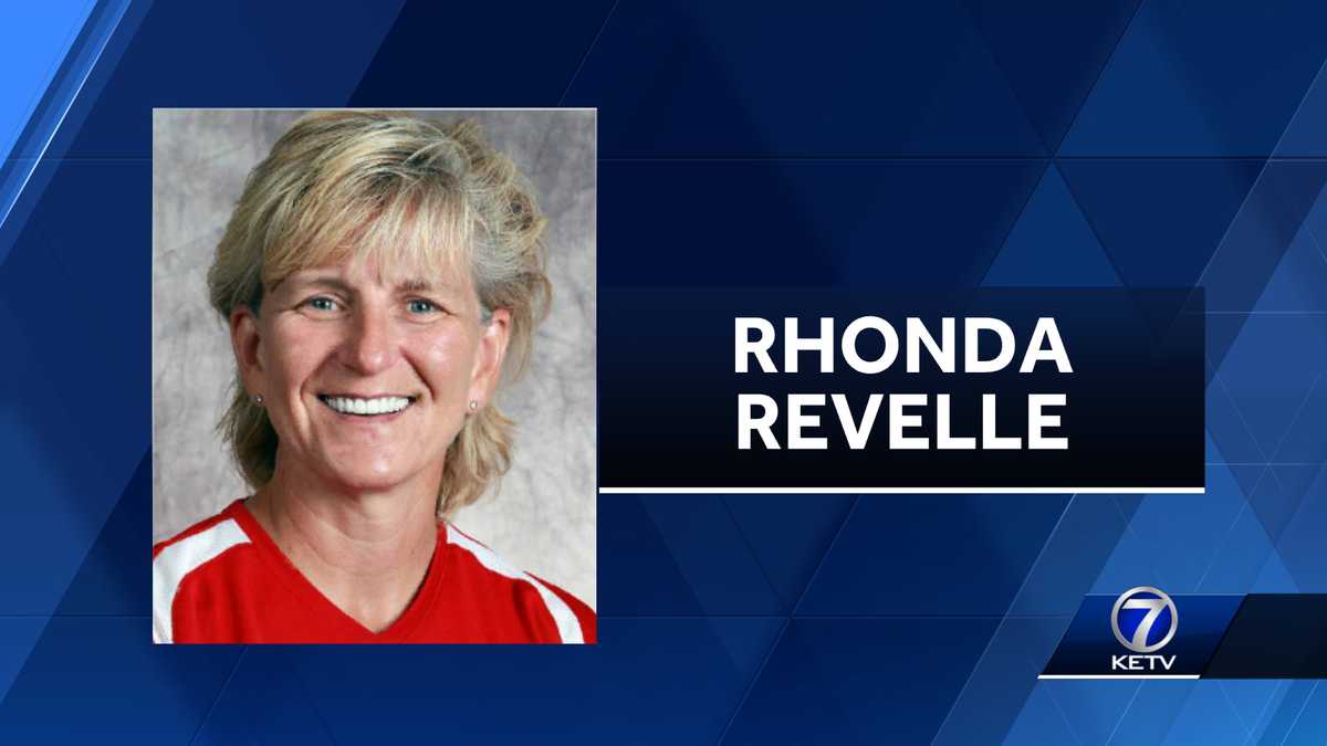 Huskers reinstate head softball coach Rhonda Revelle