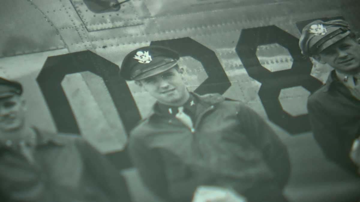 99-year old WWII veteran reflects on service as a B-17 pilot during ...