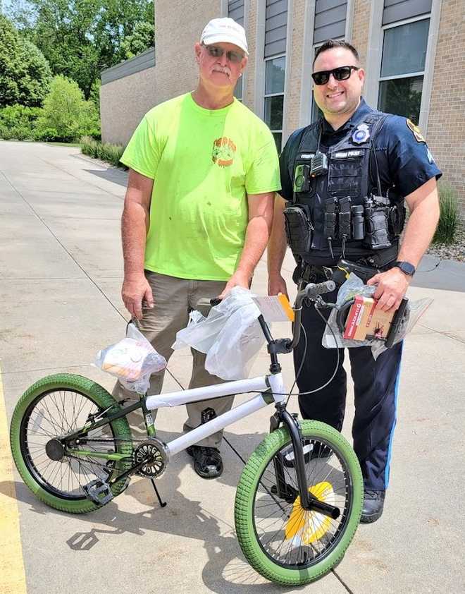 Omaha police officer helps a boy replace his stolen bike