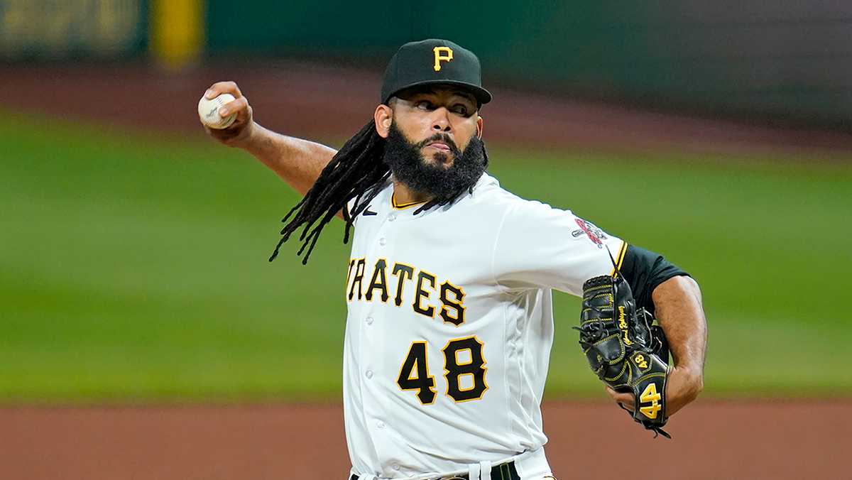 Pirates trade pitcher Richard Rodriguez to Braves