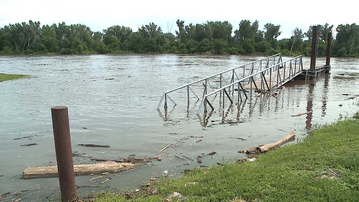 River continues to rise, Corps of Engineers monitoring levels
