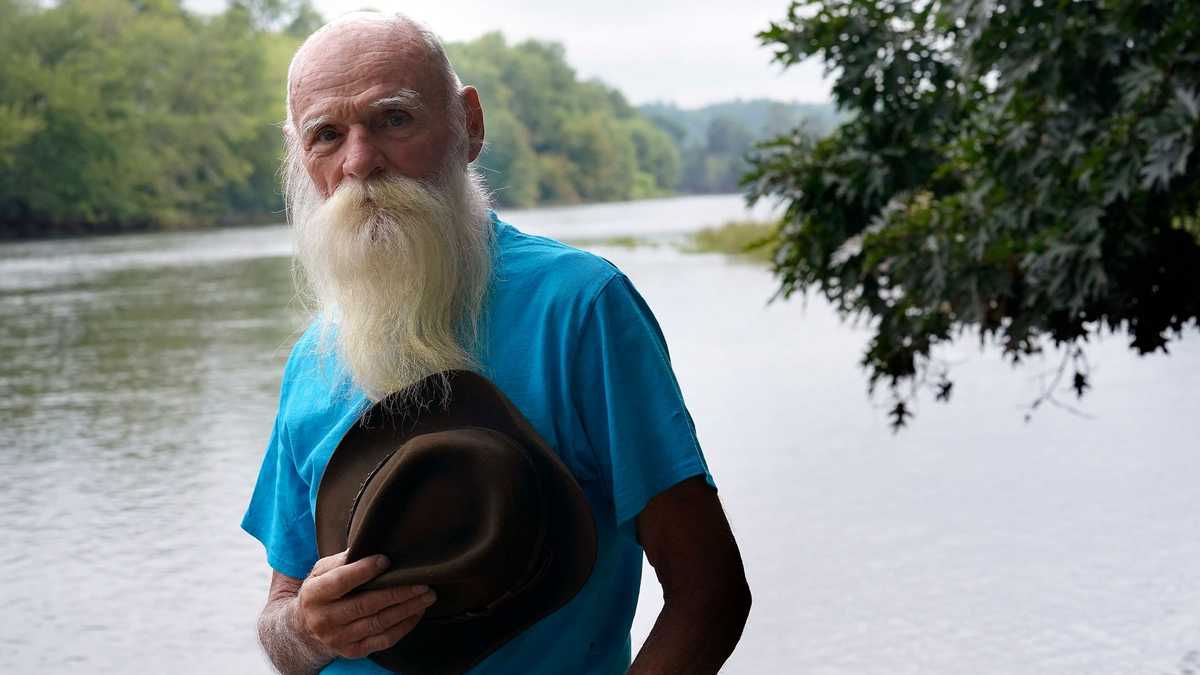 'River Dave' arrested after returning to live at NH cabin site