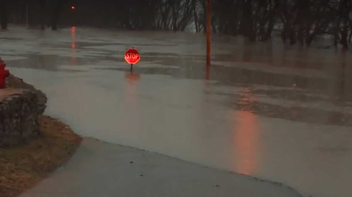 Ohio River flooding causes road closures, concerns across Greater ...