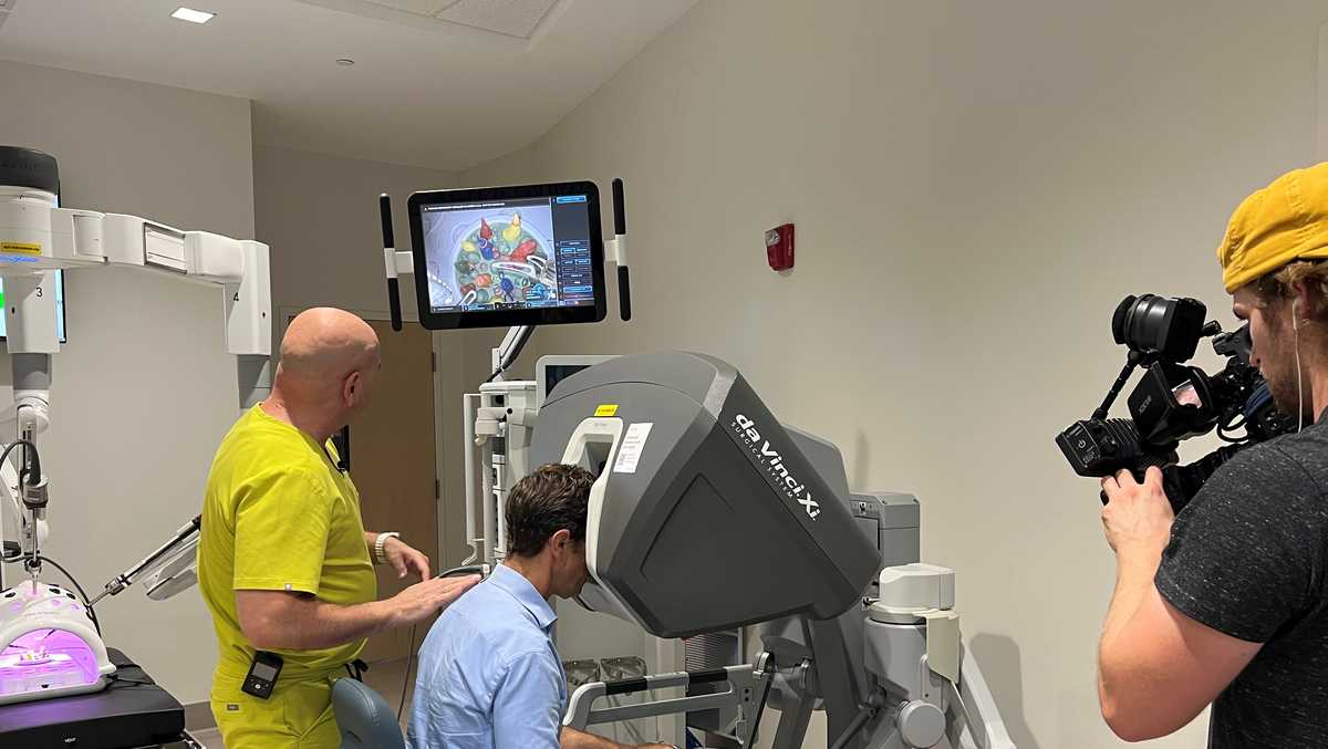 Florida hospital puts robotic surgery on display