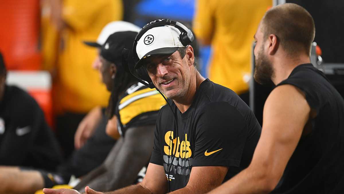 Aaron Rodgers is cutting through the noise in Pittsburgh