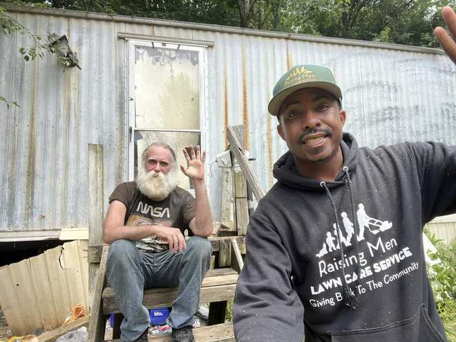Alabama man going on 50 state free lawn mowing tour