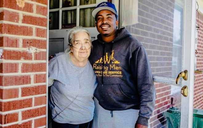 Alabama man going on 50 state free lawn mowing tour