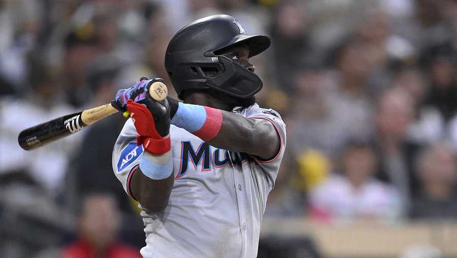 Pittsburgh Pirates claim Ronny Simon