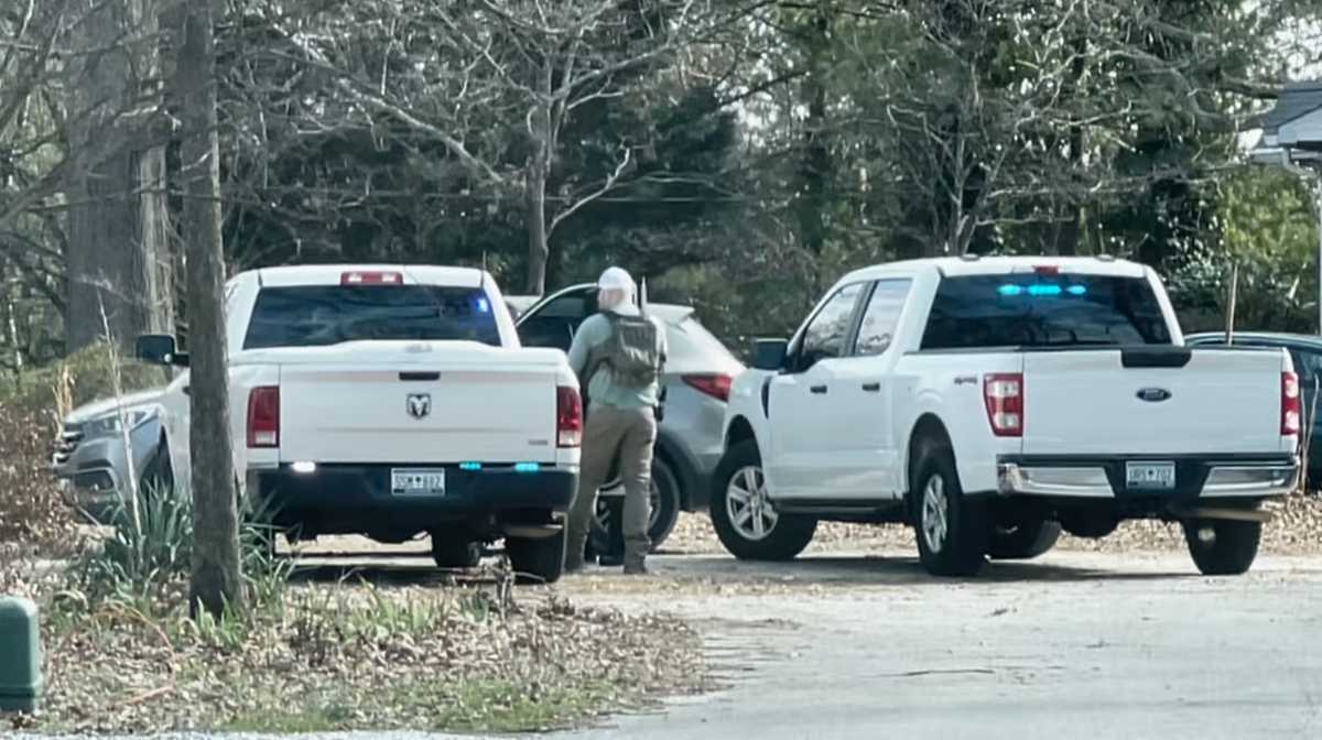 Suspect in Greenville County bails out of car during attempted arrest