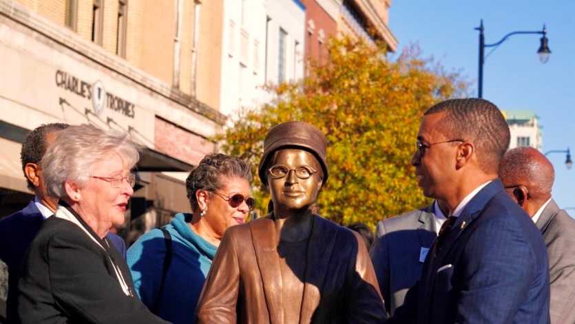 Rosa Parks statue dedicated in Montgomery