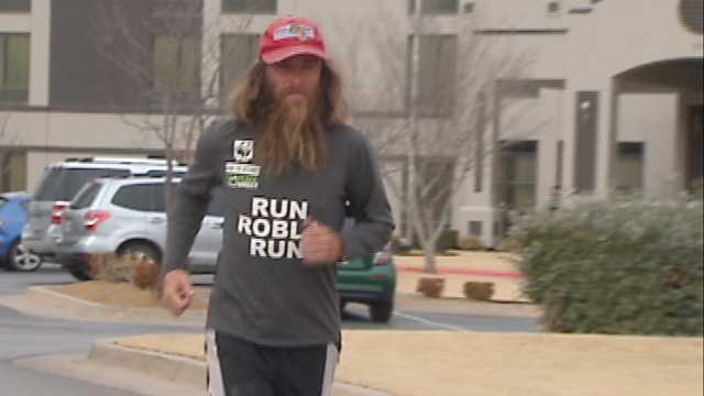 Man dressed as Forrest Gump runs through Oklahoma as part of nationwide ...