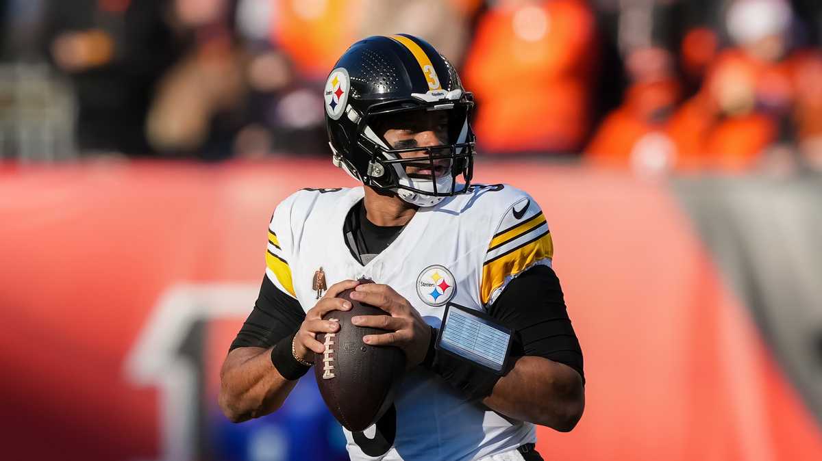 Steelers' Russell Wilson back in playoffs trying to focus on present ...