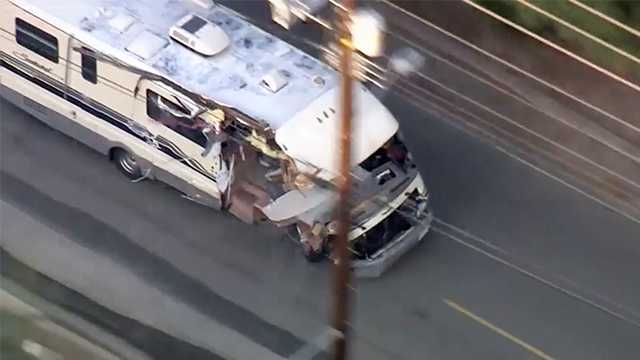 VIDEO: RV driver leads cops on wild chase, slamming into cars as dogs ...