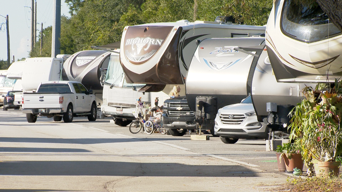 Snowbirds already filling up local RV parks as Canadian land border reopens