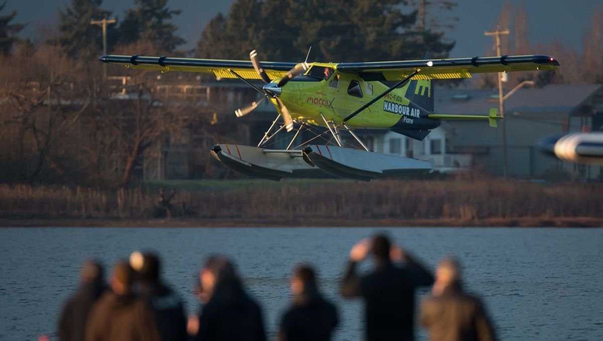 'World's first' fully-electric commercial flight completed