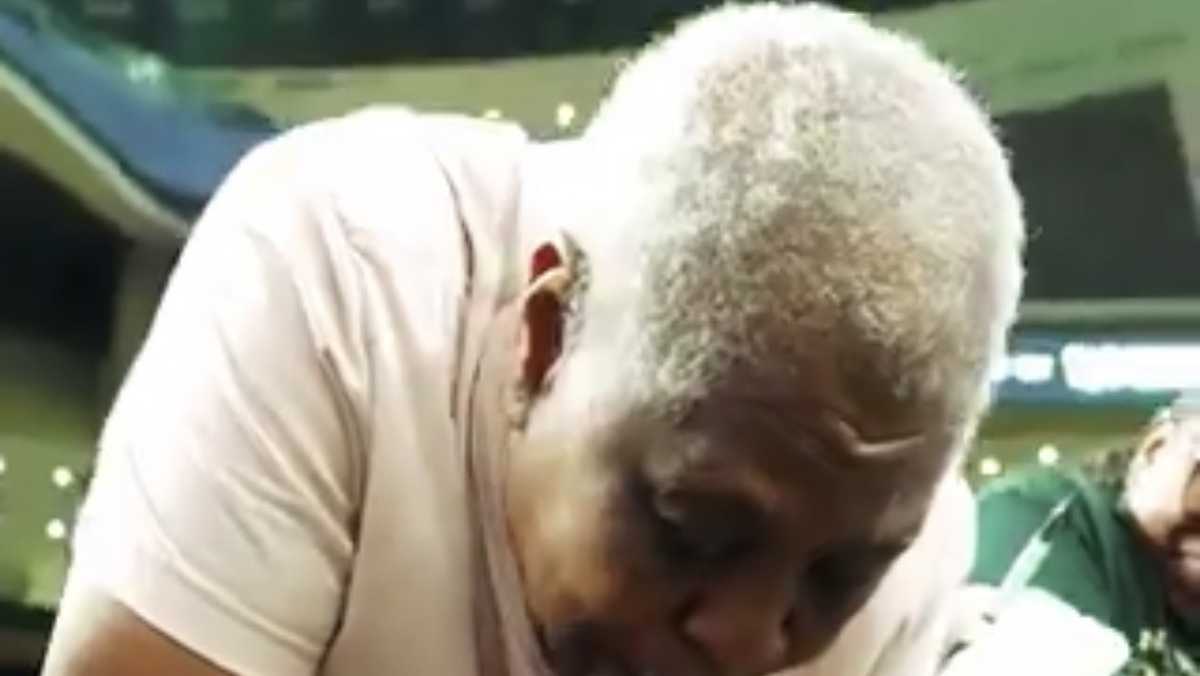 New Orleans Saints fan asks Gayle Benson to sign her wig