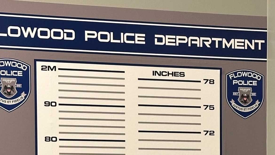 Woman stabs husband outside Flowood business