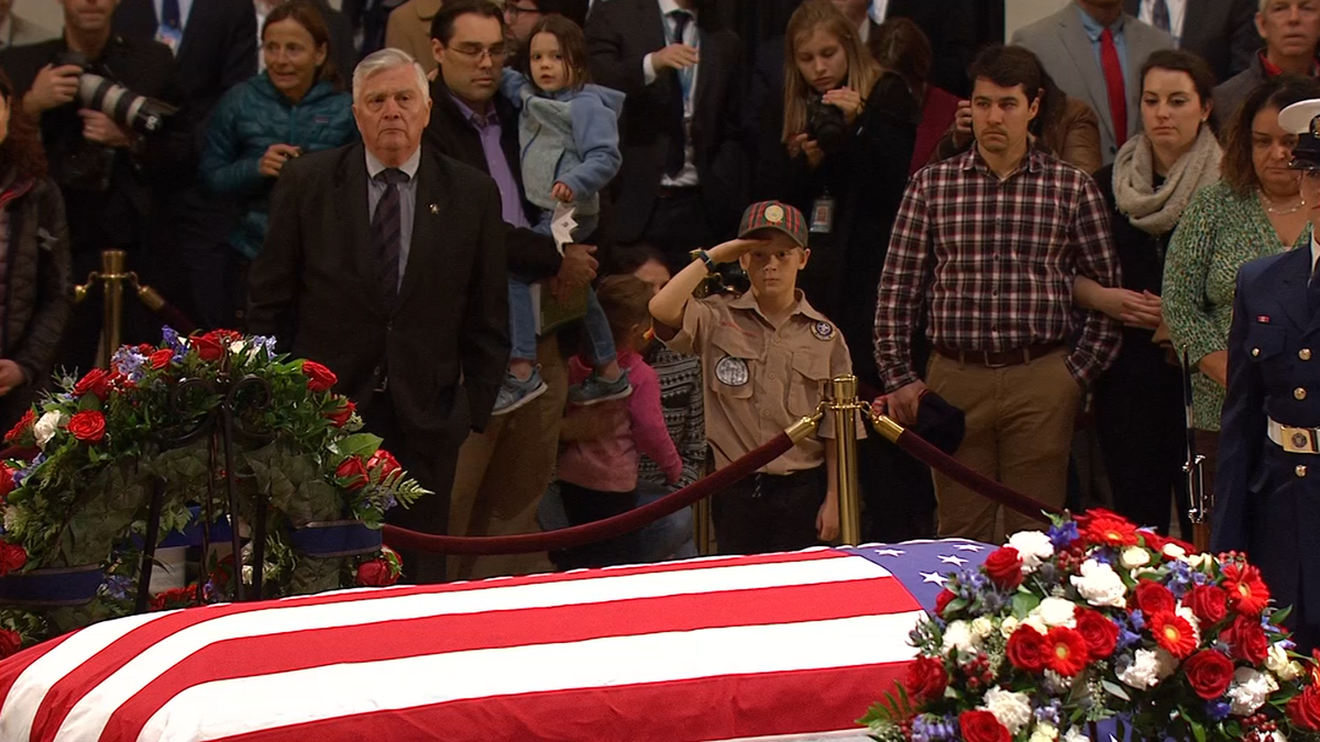 At Capitol, President George H.W. Bush saluted as 'gentle soul,' 'great ...